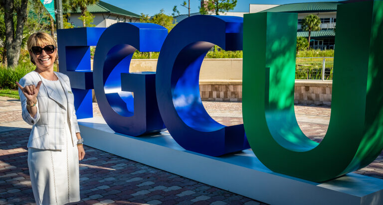 Strike a pose at FGCU’s new logo photo op - FGCU 360
