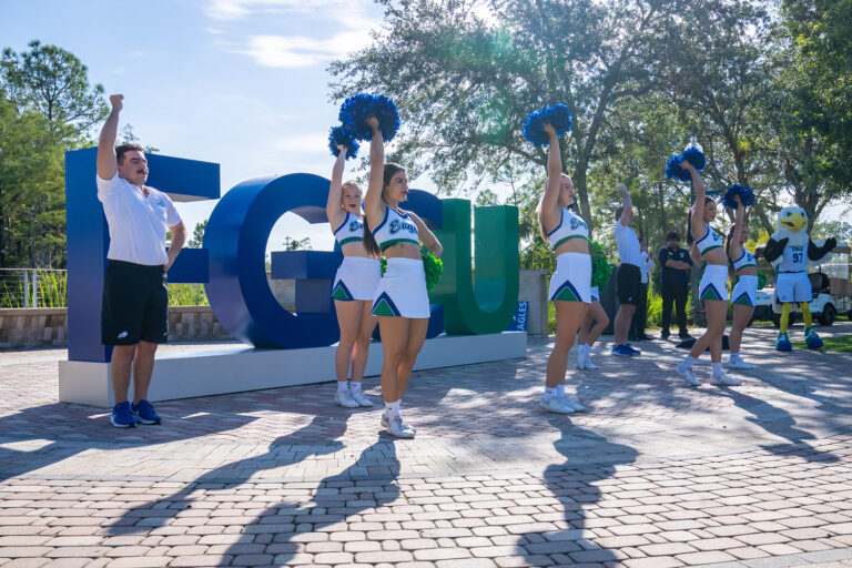 Strike a pose at FGCU’s new logo photo op - FGCU 360