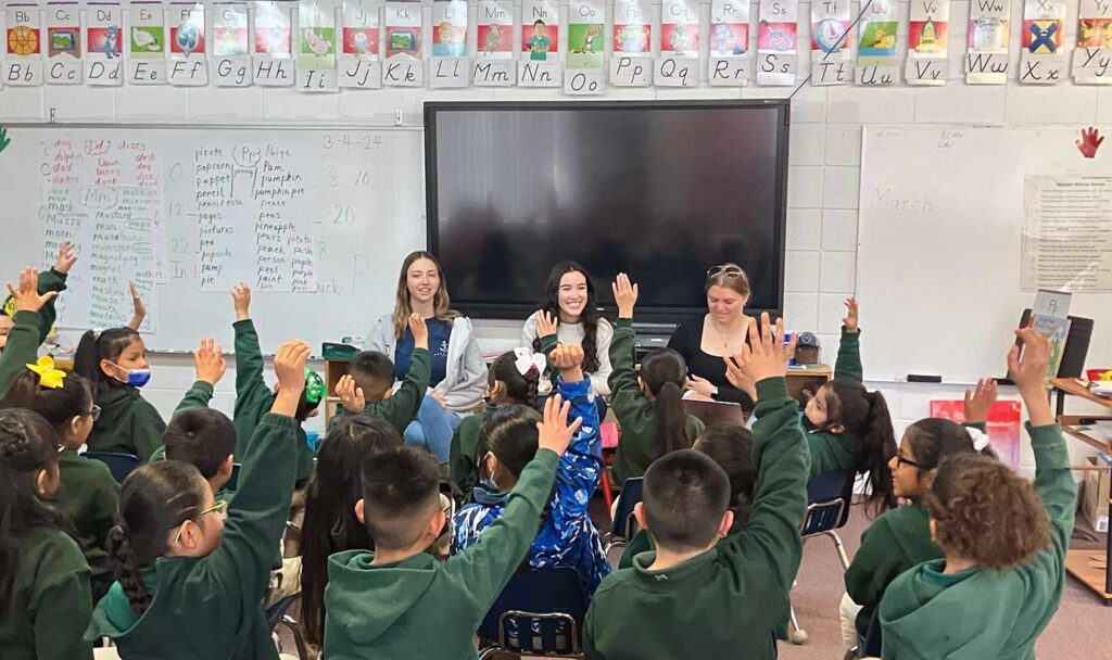 Service-learning trip introduces students to Zuni culture - FGCU 360